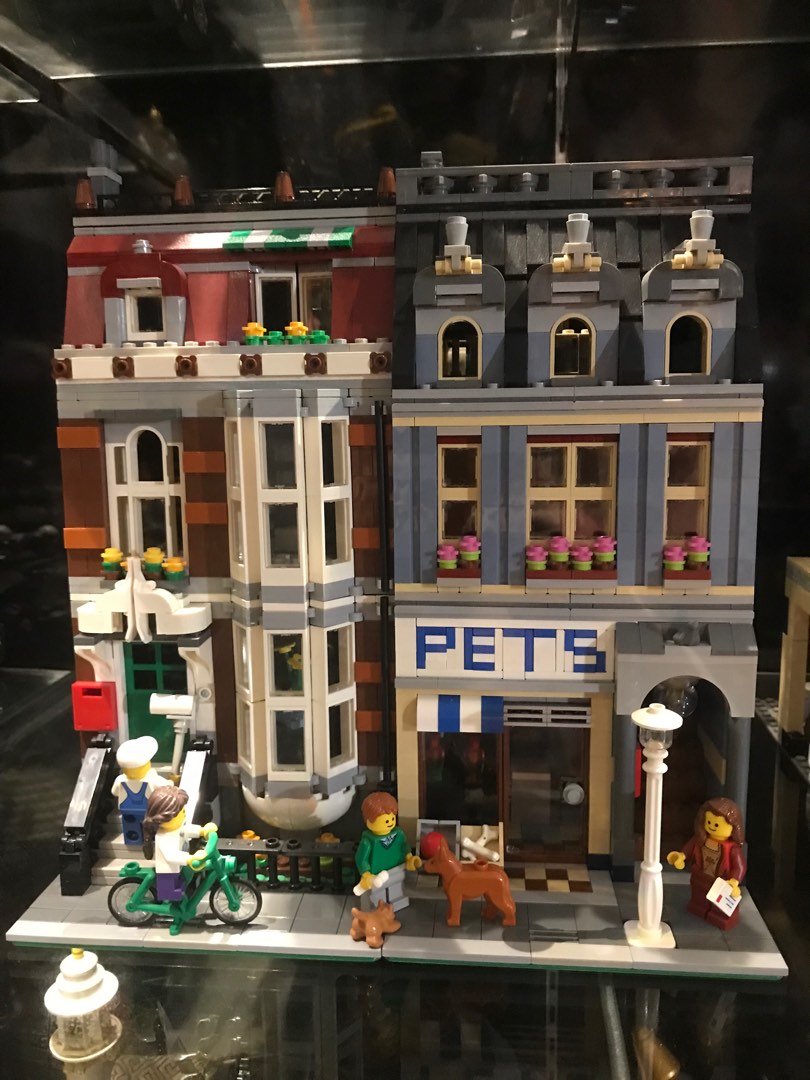 Lego 10218 Modular Building Pet Shop, Hobbies & Toys, Toys & Games on ...