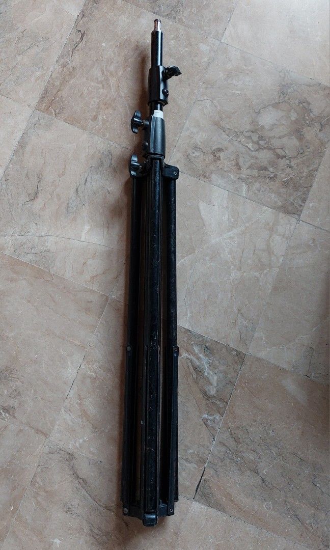 Lightstand nabili ng 2k binebenta ng 800. 10ft.Used but not abused ...