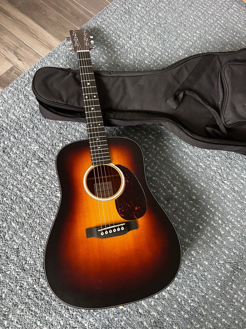 Martin D Jr-10E Burst Satin W/Gig bag, Hobbies & Toys, Music & Media ...