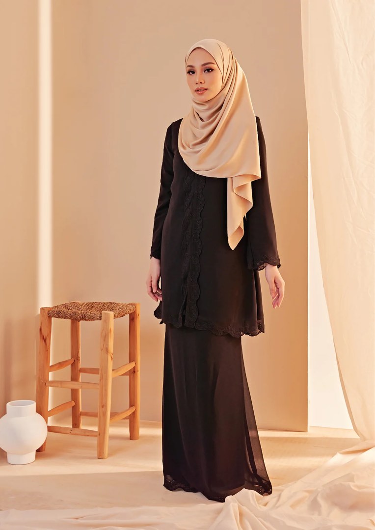 Minimalace Suri, Women's Fashion, Muslimah Fashion, Baju Kurung & sets ...