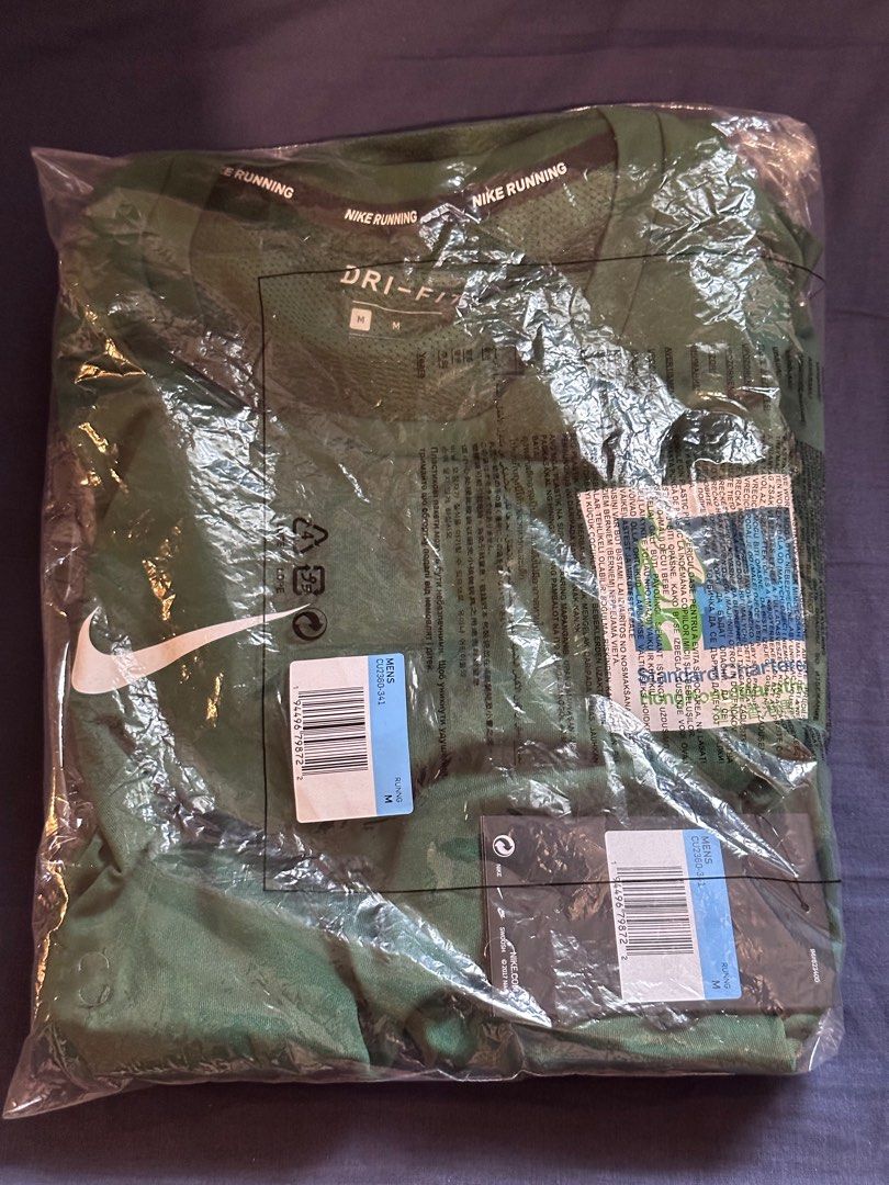Nike Standard chartered marathon running tee, 男裝, 運動服裝 - Carousell