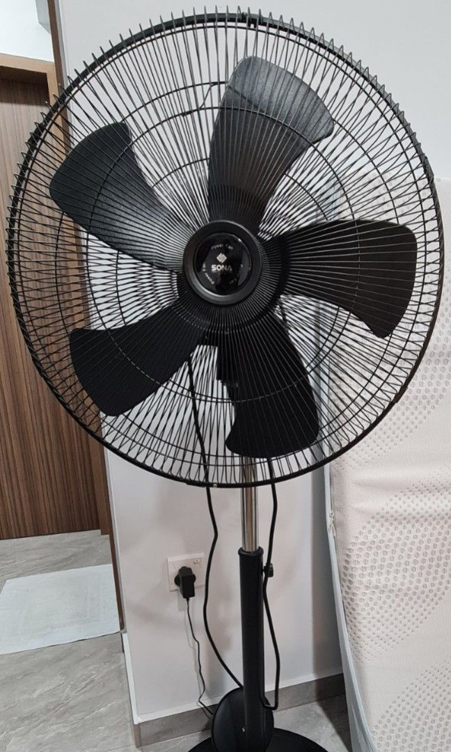 Sona 20" Power Stand fan, Furniture & Home Living, Lighting & Fans ...