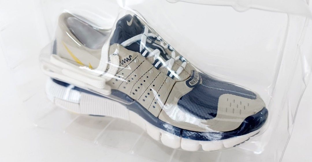 Takara Tomy Nike x Transformers Sport Label Convoy Marine Version ...