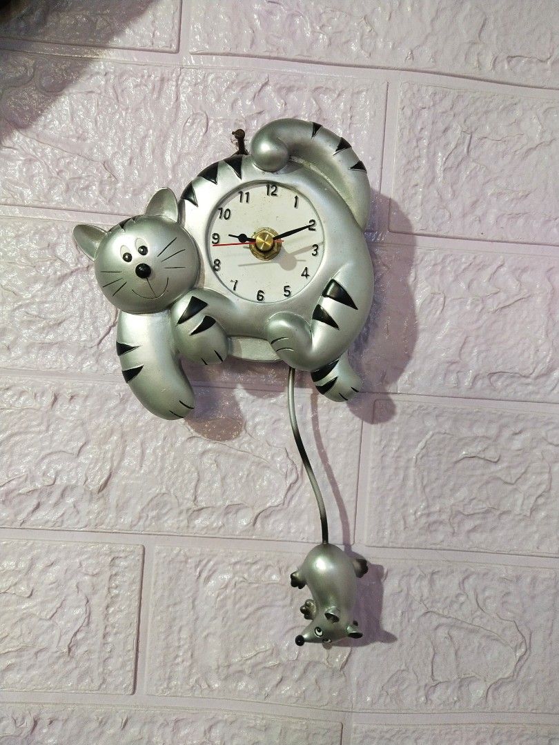 Wall Clock with Swinging rat, Furniture & Home Living, Home Decor ...