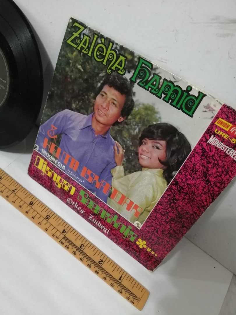 Zaleha Hamid(45 rpm), Hobbies & Toys, Memorabilia & Collectibles, Vintage Collectibles on Carousell