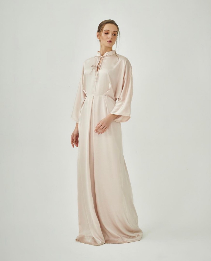 Alia Bastaman Leya Jubah Nude Blush Women S Fashion Muslimah Fashion Kaftans Jubahs On