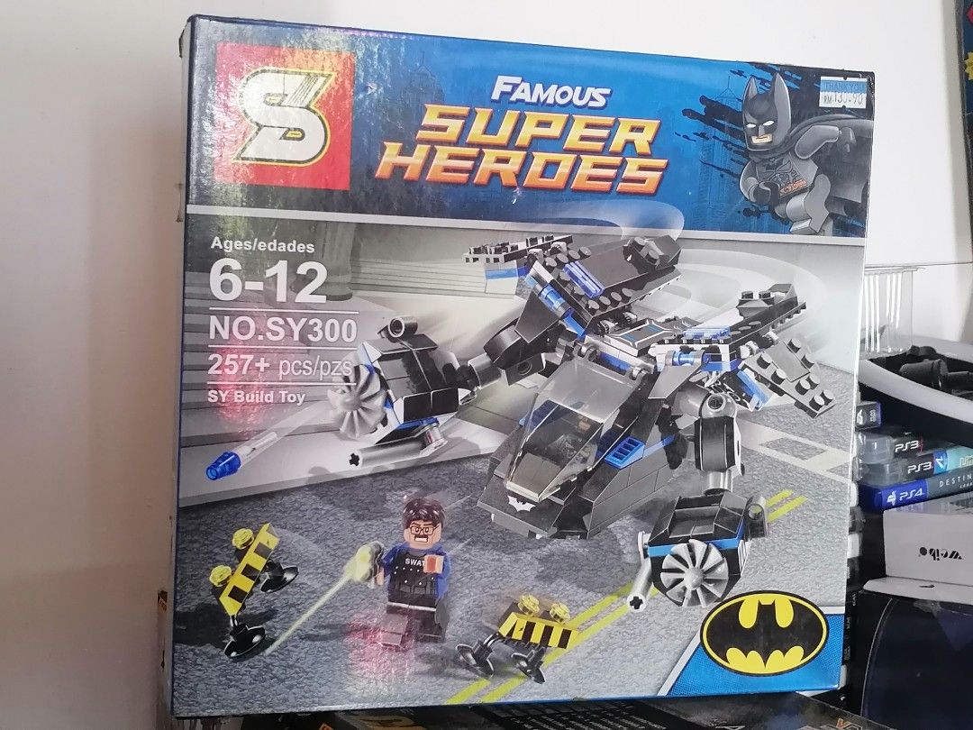 Batman The Bat with Police Commissioner Gordon minifigs box set ...