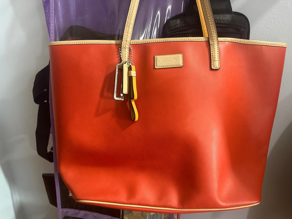 Coach beg, Women's Fashion, Bags & Wallets, Shoulder Bags on Carousell