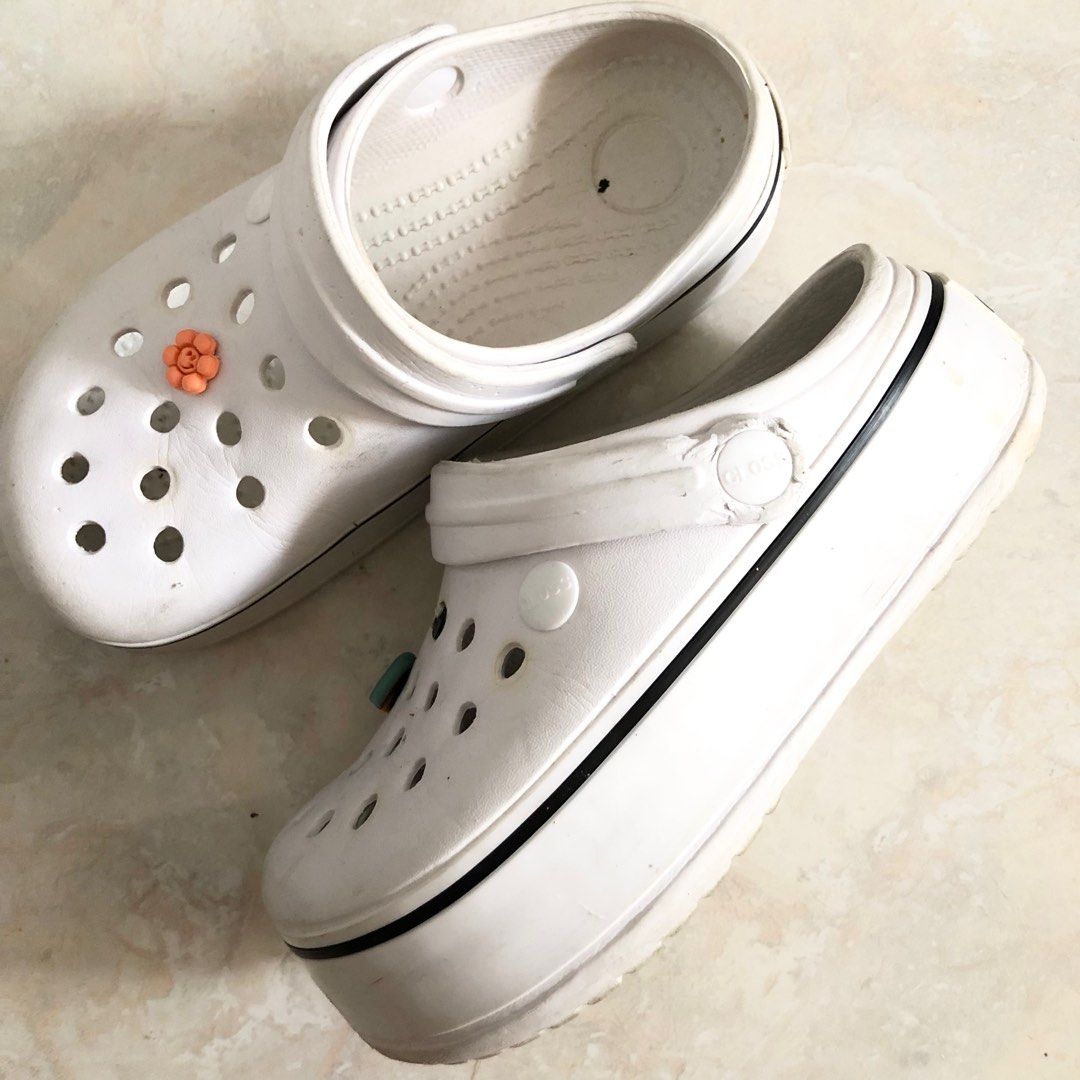 Crocs platform shoes (Closs brand), Women's Fashion, Footwear, Slippers ...