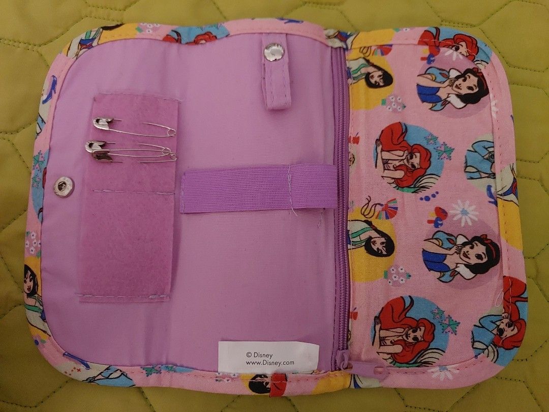 Disney Classics Haberdashery Wrap Sewing Kit 5, Women's Fashion ...