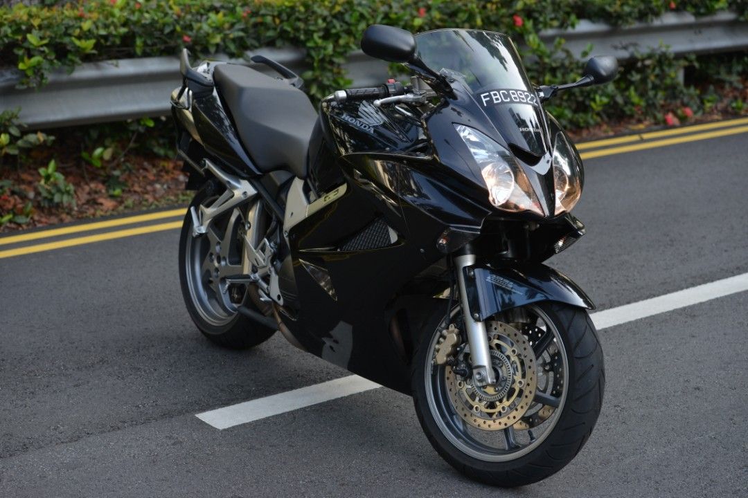 Honda VFR800 VTEC, Motorcycles, Motorcycles for Sale, Class 2 on Carousell