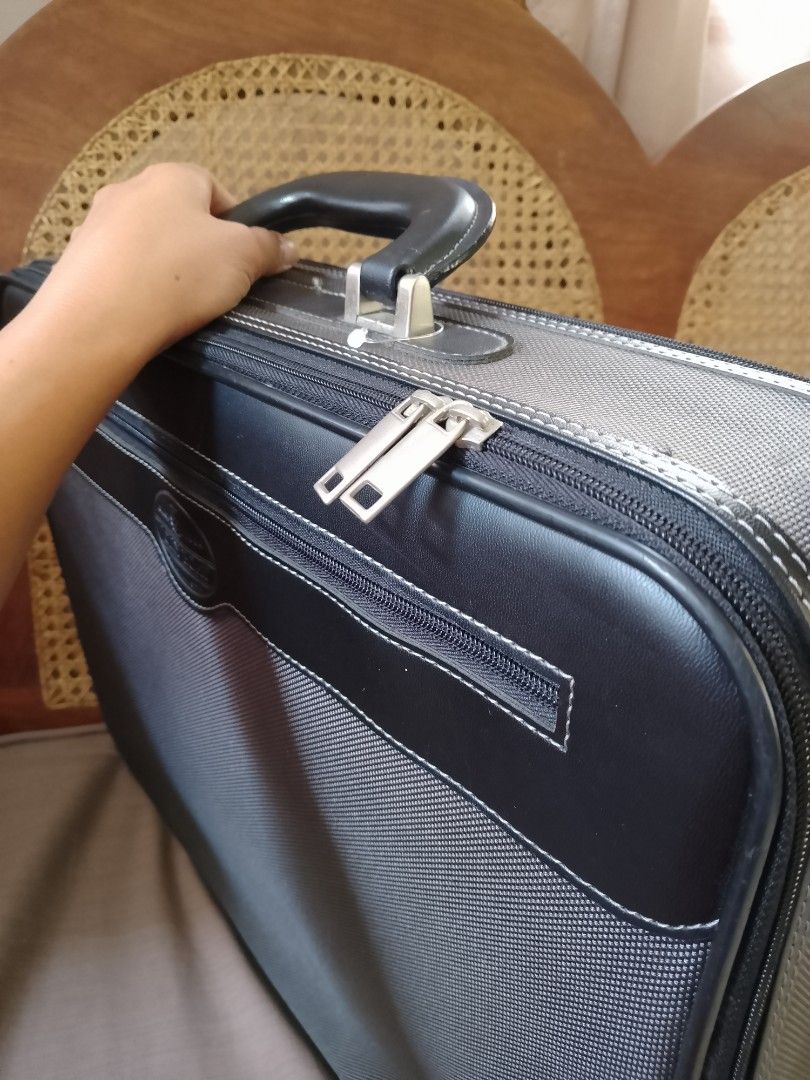 Jolly boat Briefcase bag on Carousell