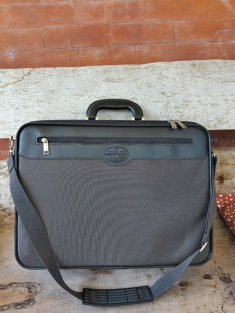 Jolly boat Briefcase bag on Carousell
