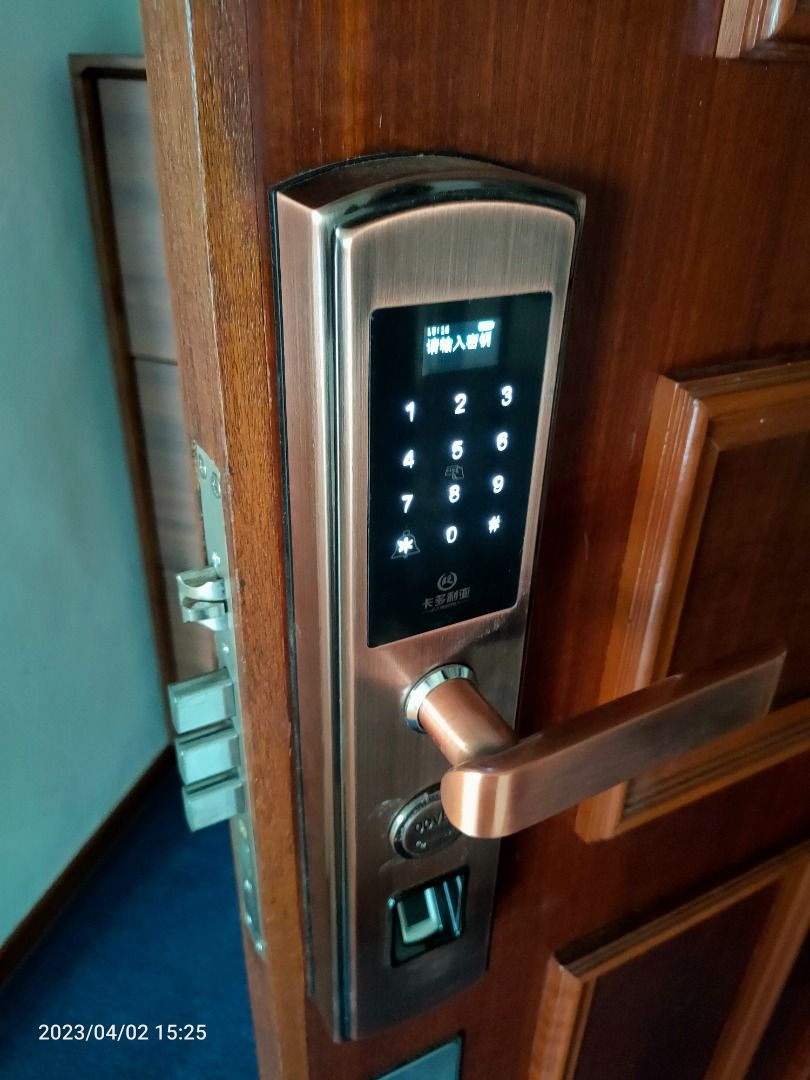 Keyless Smart digital door lock (fingerprint, key card, passcode ...