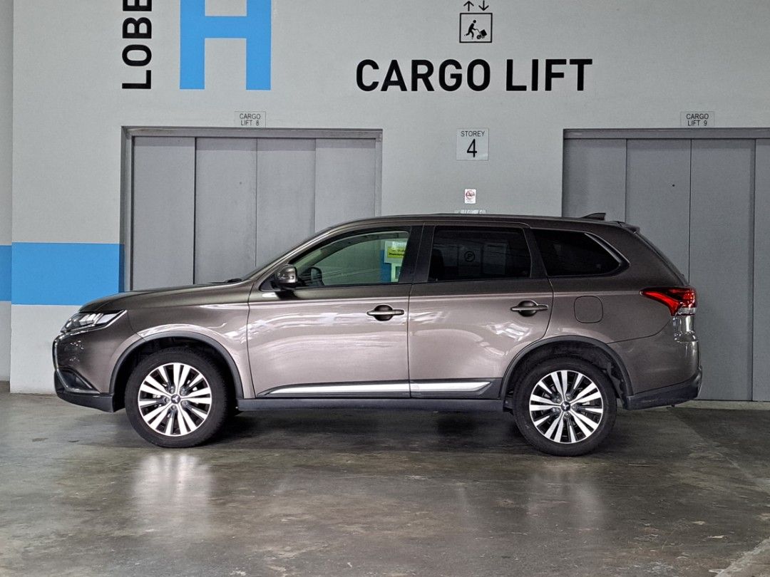 Mitsubishi Outlander 2.0 CVT Classic 7-Seater (A), Cars, Used Cars on ...