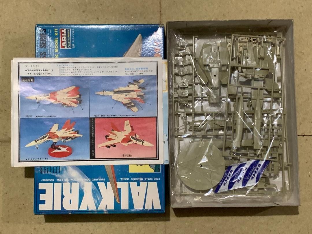 Model Kit: ARII: 1:100 Scale: VALKYRIE VF-1D MACROSS Jet on Carousell