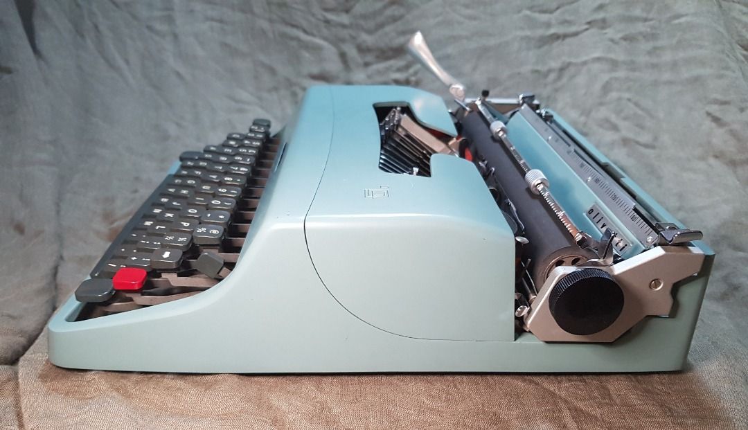 MUSEUM-GRADE Italy Olivetti Lettera 32 Portable typewriter, Hobbies ...