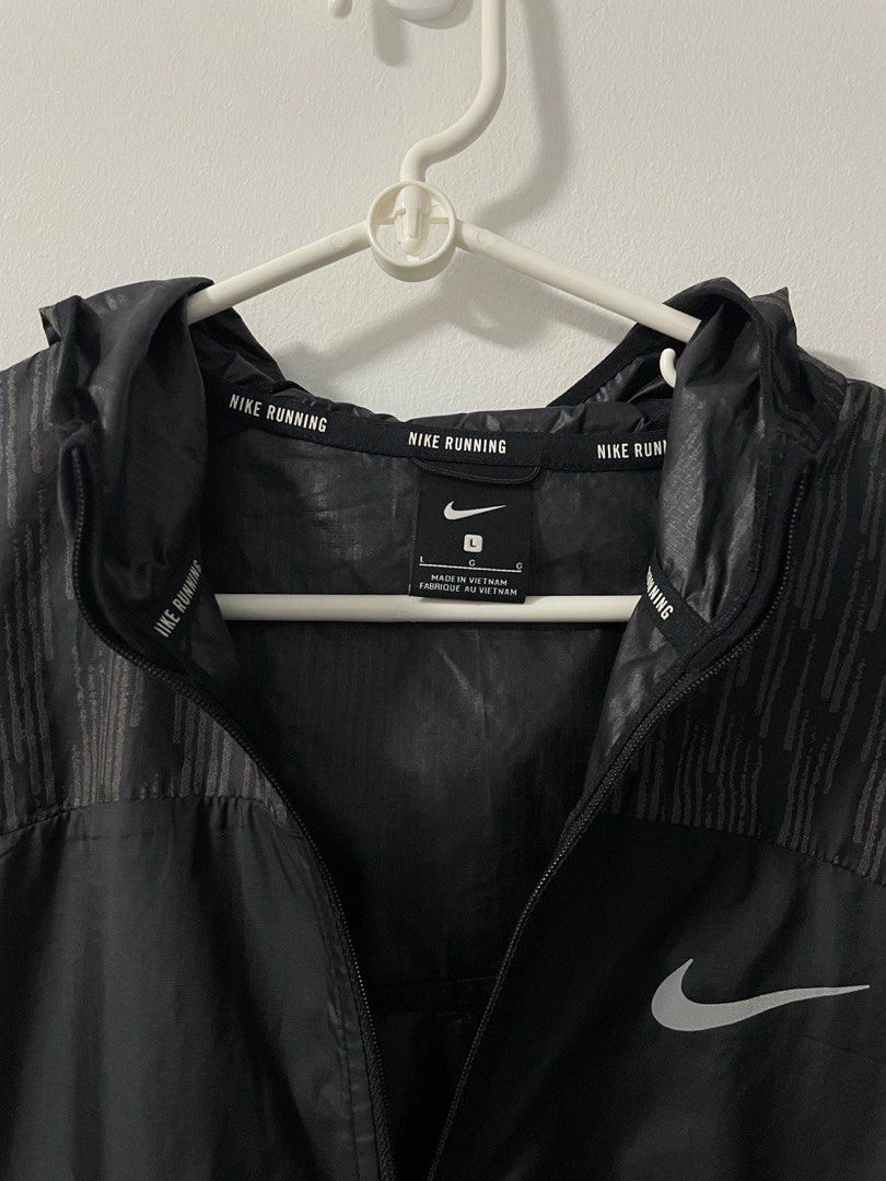 Nike rain coat, Men's Fashion, Coats, Jackets and Outerwear on Carousell