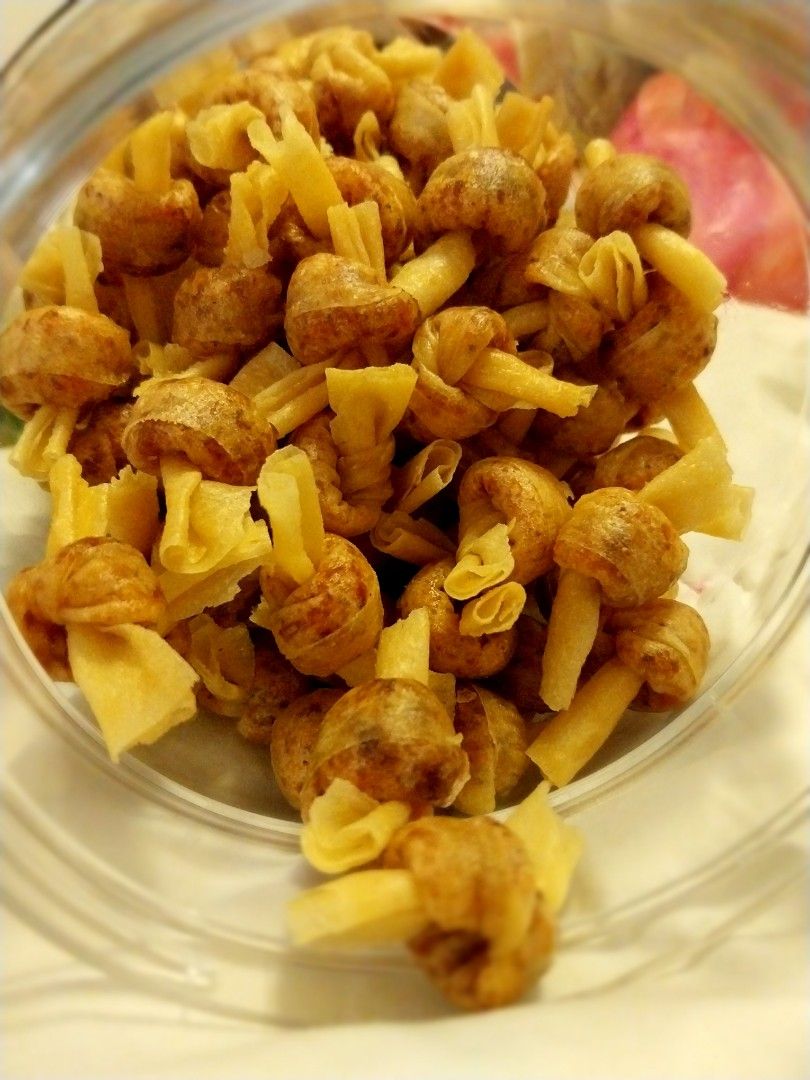 Popia Simpul Ikan Bilis, Food & Drinks, Packaged & Instant Food on Carousell