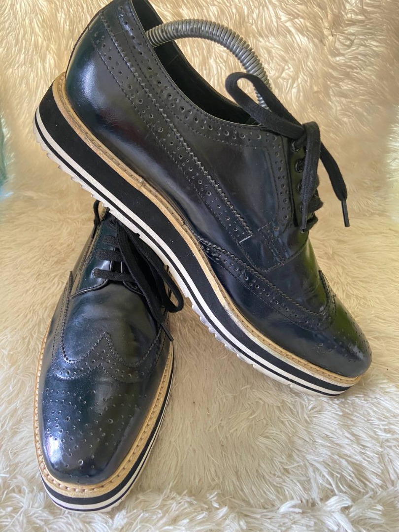 Prada,code P006S saiz 8, Men's Fashion, Footwear, Casual shoes on Carousell