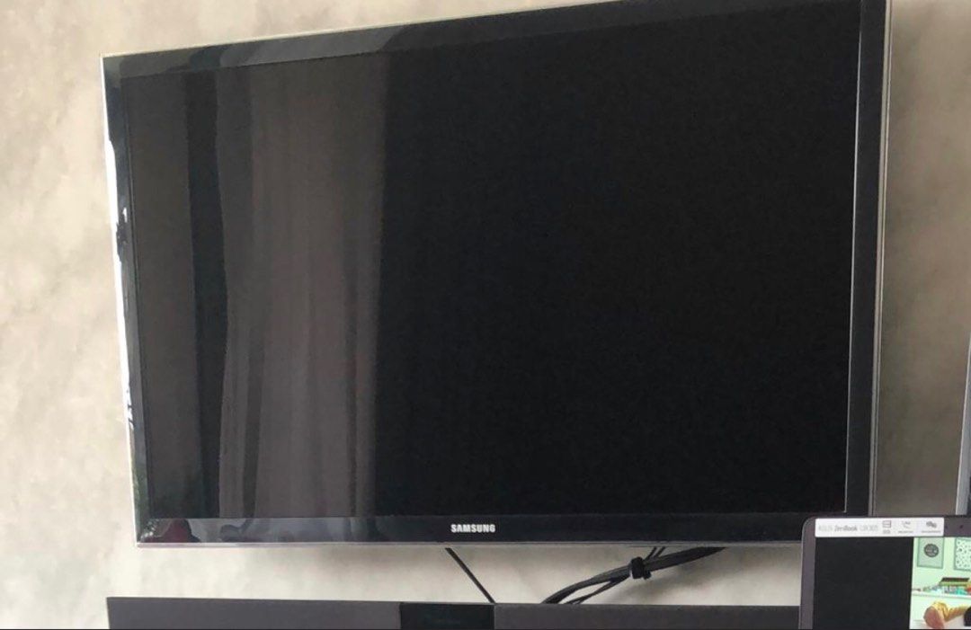 Samsung 40" Series 5 Multi-System LED TV, UA40D5000, TV & Home Appliances, TV & Entertainment ...