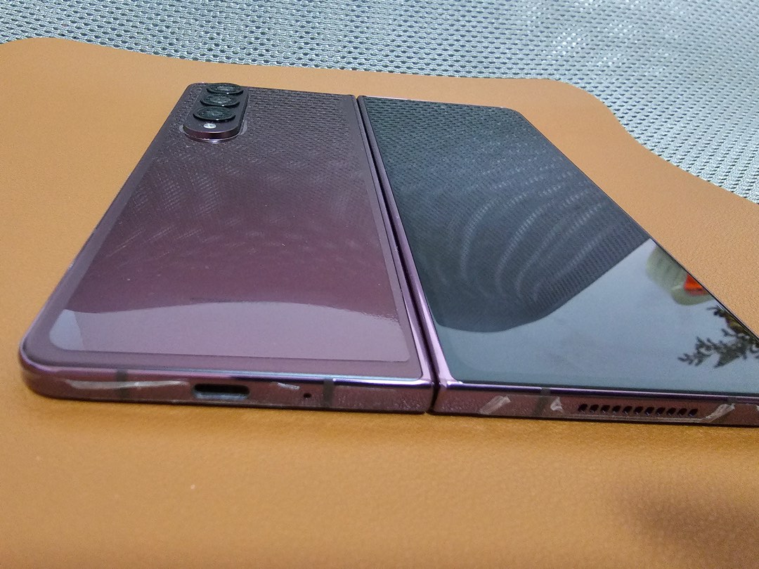 Samsung Z Fold 4 (Maroon), Mobile Phones & Gadgets, Mobile Phones ...