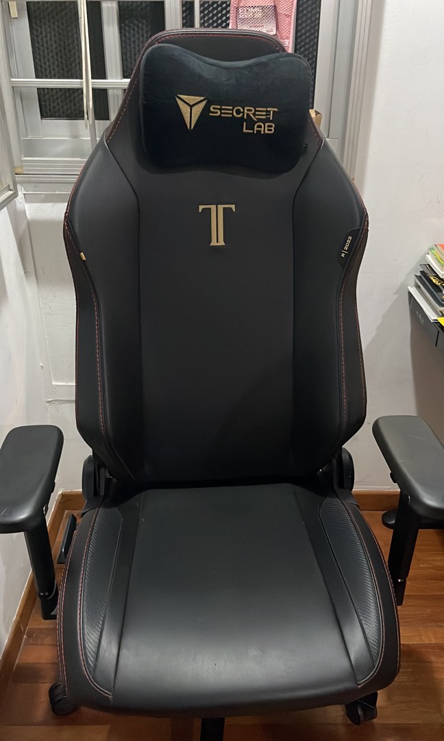 Secret lab, Furniture & Home Living, Furniture, Chairs on Carousell