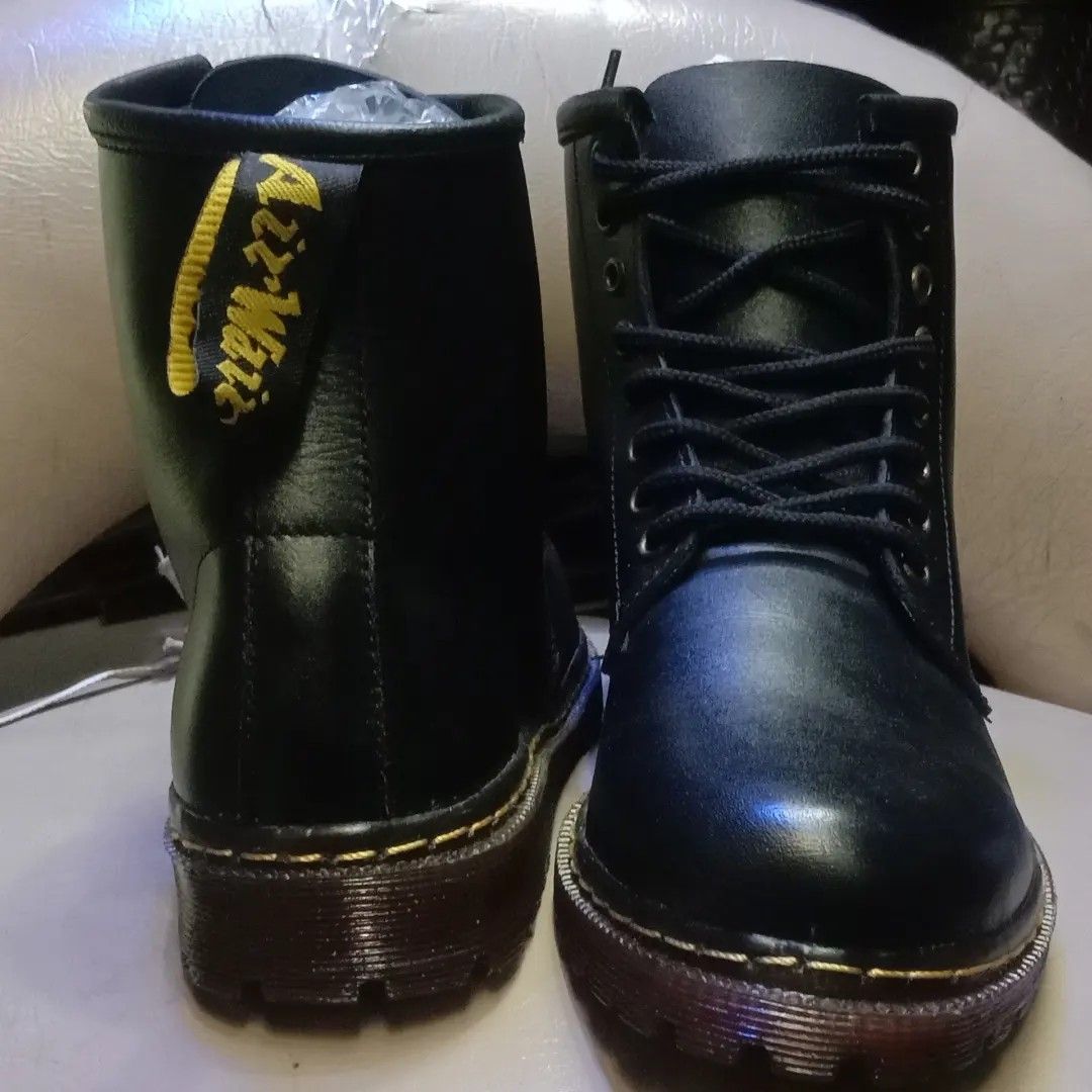 Sepatu wanita Docmart kulit asli 100%, Fesyen Wanita, Sepatu di Carousell