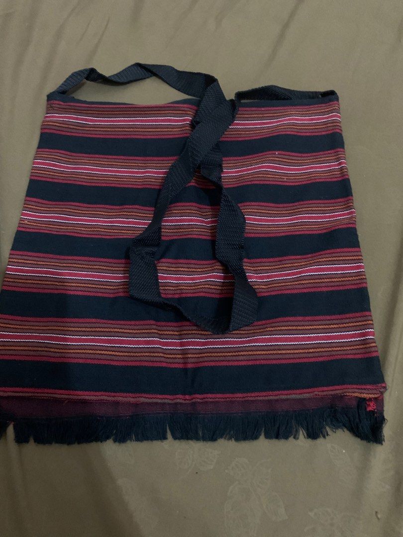 Tas motif garis merah, Fesyen Wanita, Tas & Dompet di Carousell