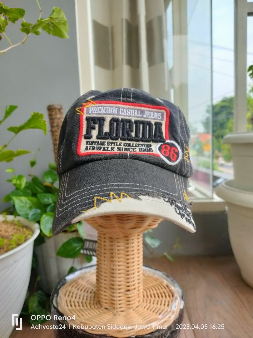 Topi AIRWALK motif ripped, Fesyen Pria, Aksesoris, Topi di Carousell