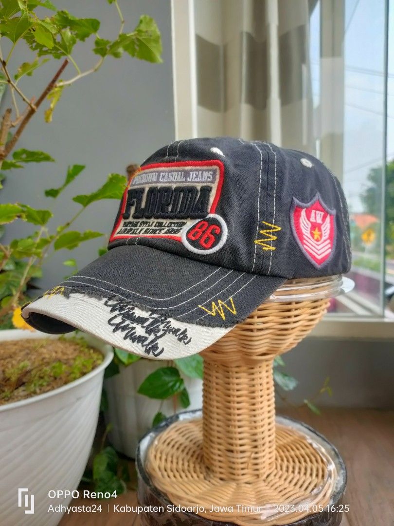 Topi AIRWALK motif ripped, Fesyen Pria, Aksesoris, Topi di Carousell