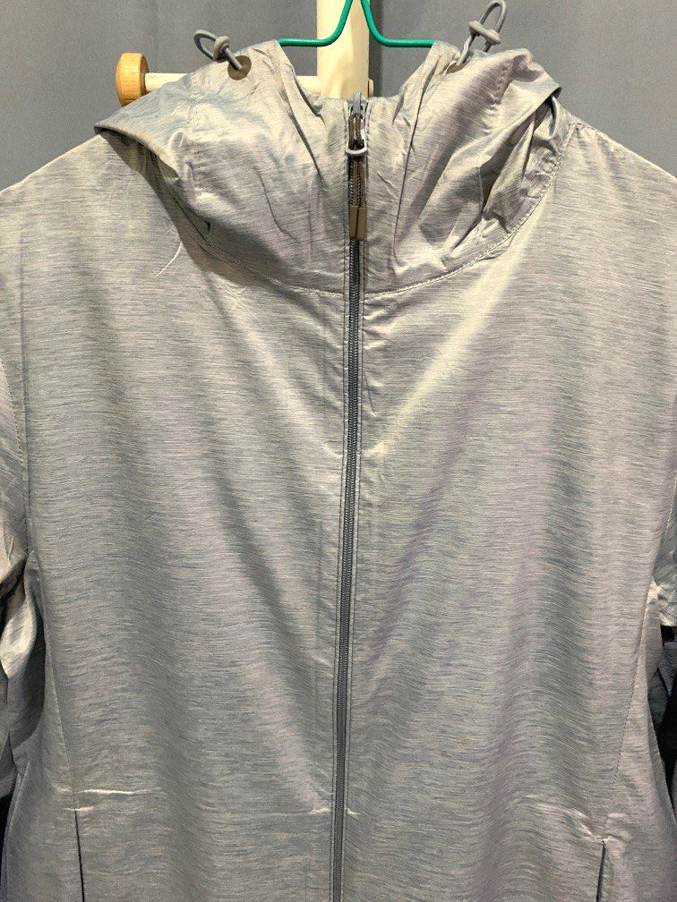 UNIQLO RUNNING LIGHT SERIES, Fesyen Wanita, Pakaian Wanita, Baju Luaran ...