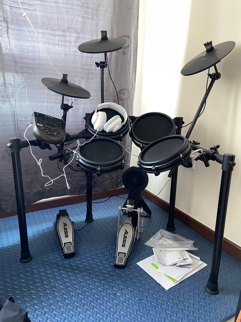 Alesis Nitro Mesh Electronic Drum Kit with Throne and Headset, Hobbies ...