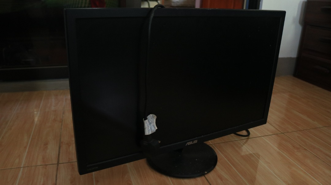 Asus pc with monitor and peripherals for free (need money for future ...
