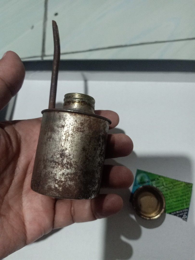 bekas minyak lama - vintage oil can, Hobbies & Toys, Collectibles ...
