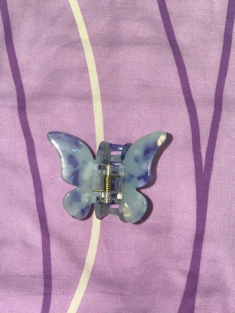 butterfly blue clawclip, Women's Fashion, Watches & Accessories, Hair ...
