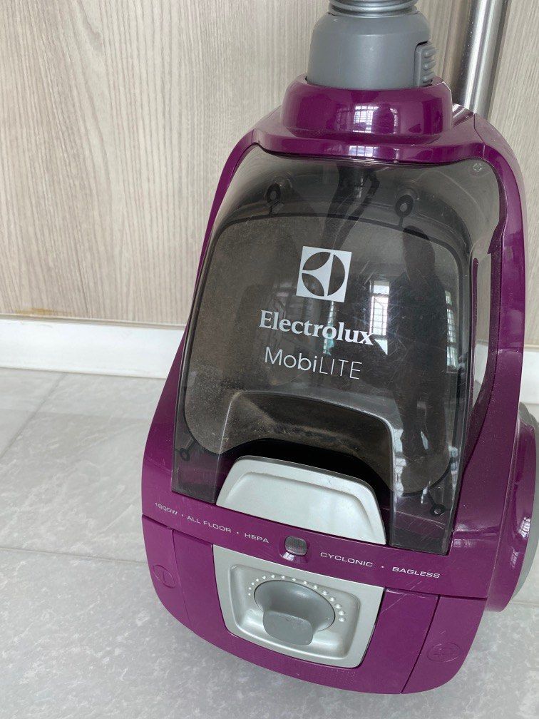 Electrolux vacuum cleaner, TV & Home Appliances, Vacuum Cleaner ...