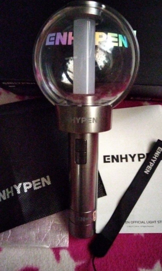 enhypen lightstick / engene bong, Hobbies & Toys, Memorabilia ...