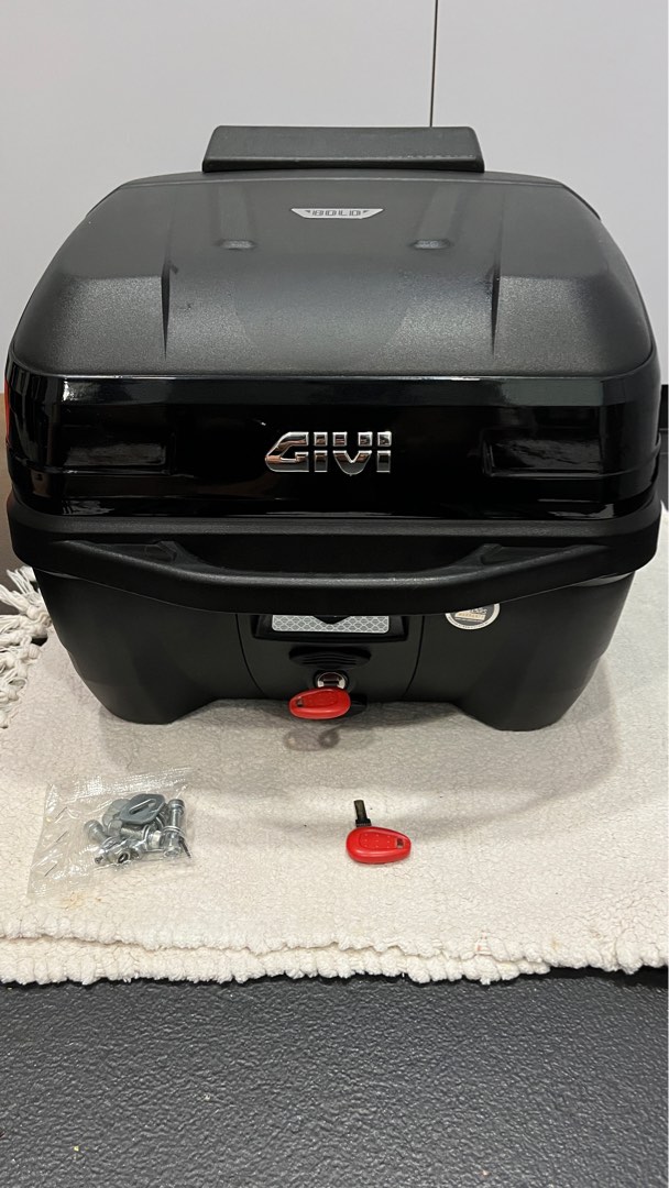 GIVI Box B32 Bold - Monolock Topcase box, Motorcycles, Motorcycle Accessories on Carousell
