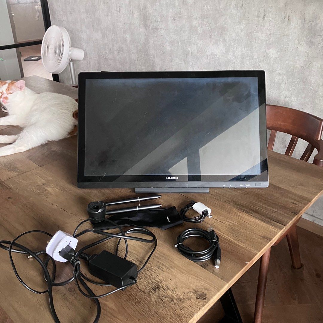 Huion Kamvas 22 inch (Drawing Monitor), Computers & Tech, Parts ...
