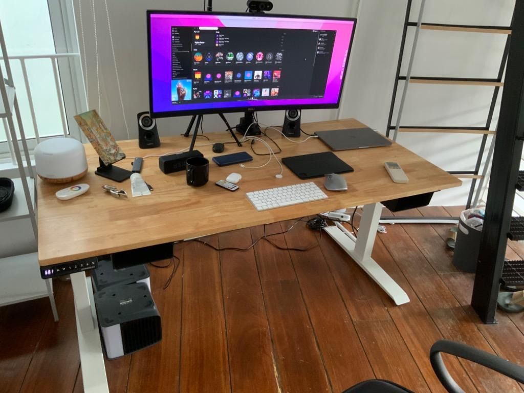 Omnidesk Pro 2020 Automatic Standing Desk (Wood finish, straight top ...