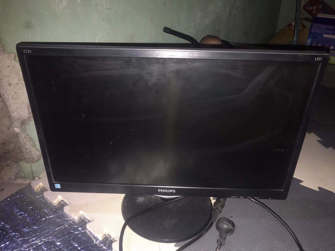 Philips monitor, Computers & Tech, Desktops on Carousell