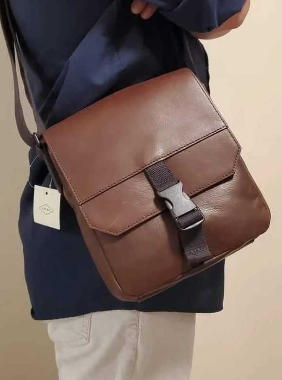 PREORDER FOSSIL WESTON CARRIER SLING BAG 1002, Men's Fashion, Bags ...