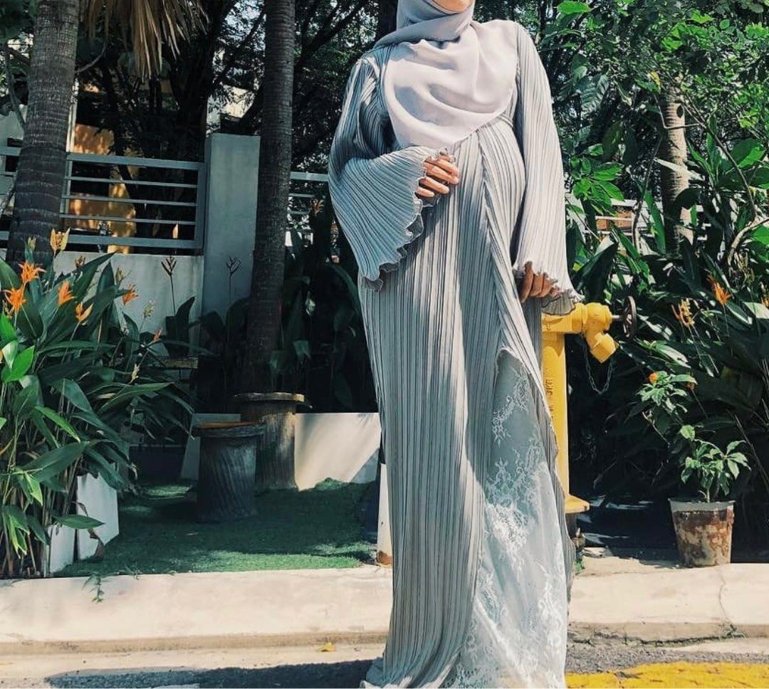 Qiszar Pleated Abaya - Nude/Brown, Women's Fashion, Muslimah Fashion ...