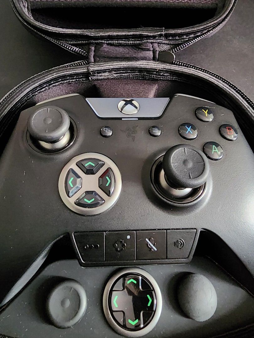 Razer Wolverine Ultimate wired controller for PC and Xbox, Video Gaming ...