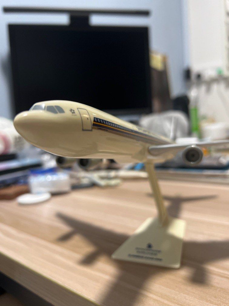 SIA Aircraft Model A340-500, Hobbies & Toys, Toys & Games on Carousell
