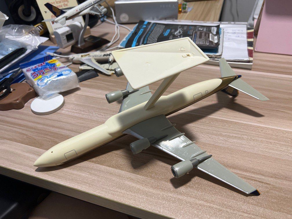 SIA Aircraft Model A340-500, Hobbies & Toys, Toys & Games on Carousell