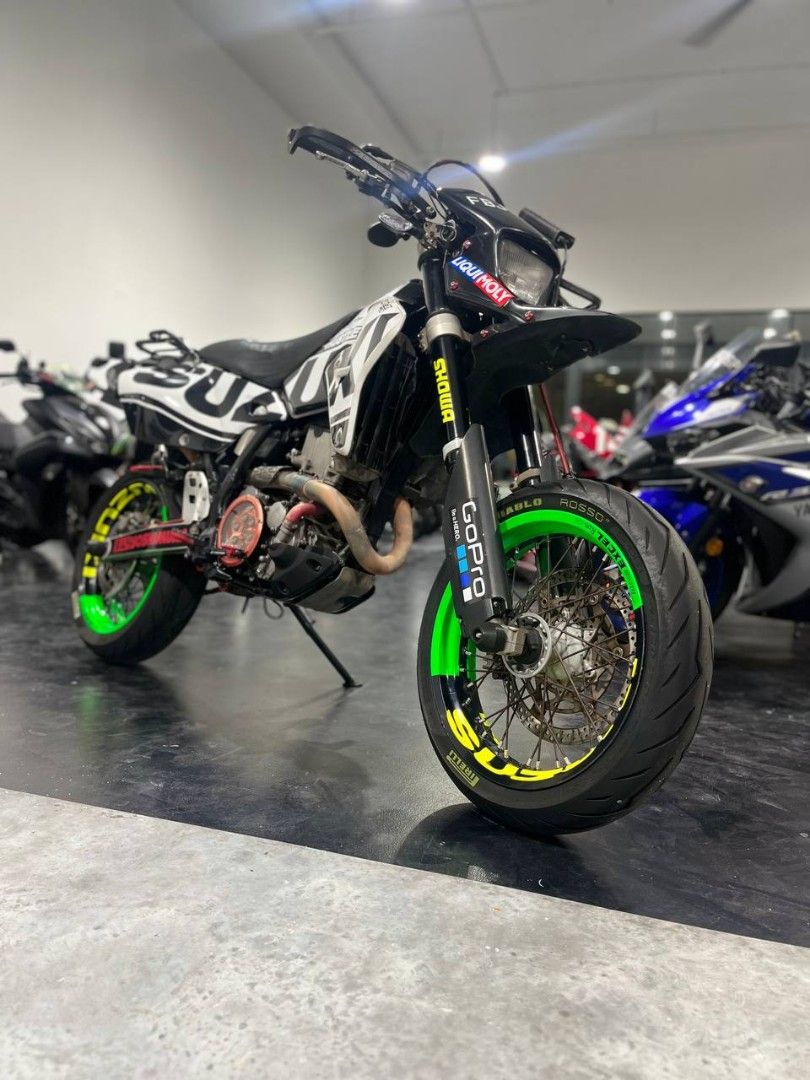 Suzuki Drz 400 SM, Motorcycles, Motorcycles for Sale, Class 2A on Carousell