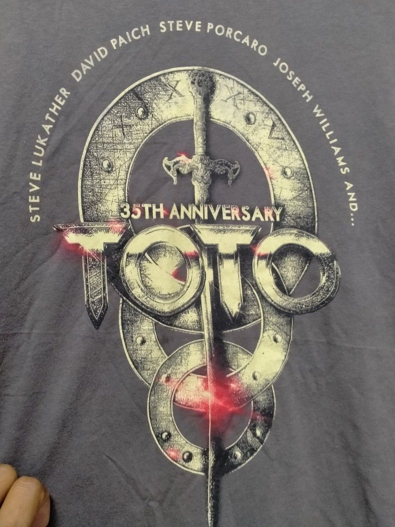 Toto band tee 33th anniversary tour, Men's Fashion, Tops & Sets ...