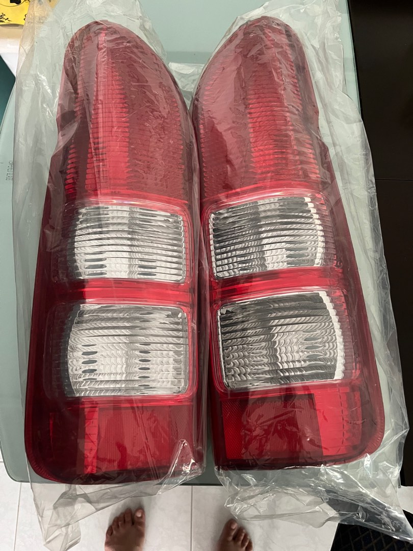 TOYOTA HIACE MX-202 Tail Light, Car Accessories, Electronics & Lights ...